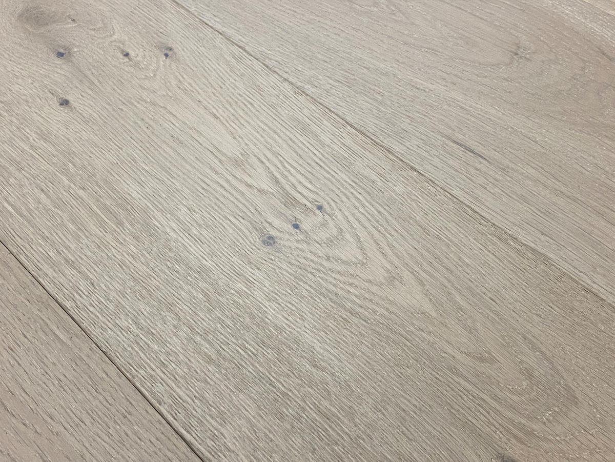 Natural white wire brushed wide plank European Oak hardwood flooring ...