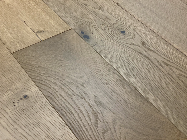 Natural brown wire brushed wide plank European Oak hardwood flooring ...